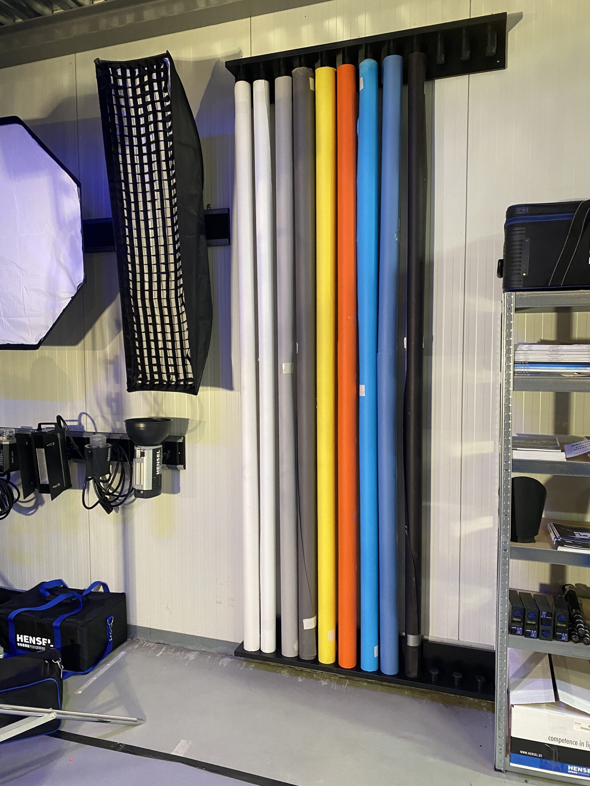 Henko wall holder set for 12 background rolls - Hensel